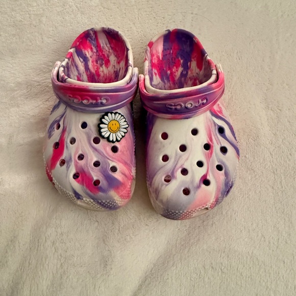 CROCS | Shoes | Crocs Kids Sandals In Pink And Purple With Daisy Charm ...